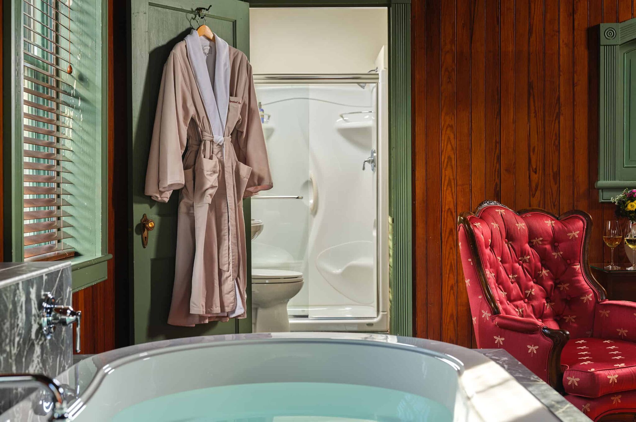 Bed & Breakfast with In-Room Hot Tub & Fireplace in Lancaster, PA - The ...